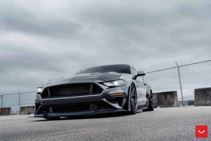 22x10.5 Vossen HF-5 Gloss Black (Hybrid Forged) – Need 4 Speed Motorsports